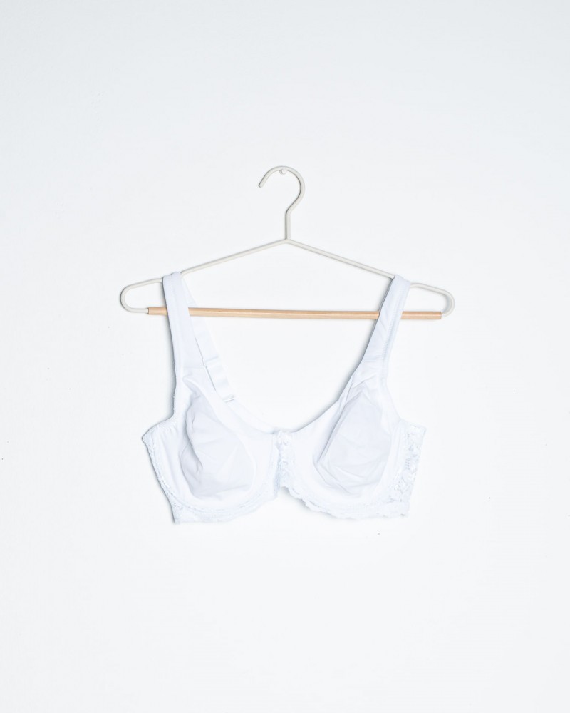 Sutien fara burete cu detalii din dantela si sustinere metalica a ...