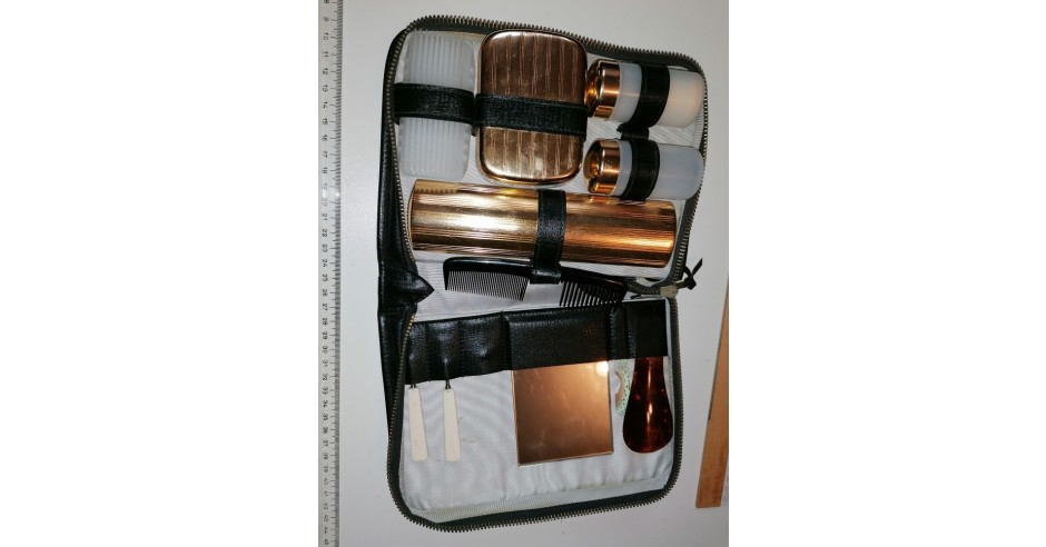 TRUSA BARBIERIT / IGIENA PENTRU VOIAJ VINTAGE | arhiva Okazii.ro