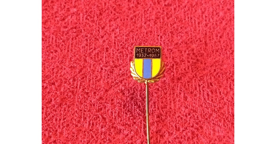 Insigna fotbal - "METROM" BRASOV (aniversare 1937/1967) | Okazii.ro