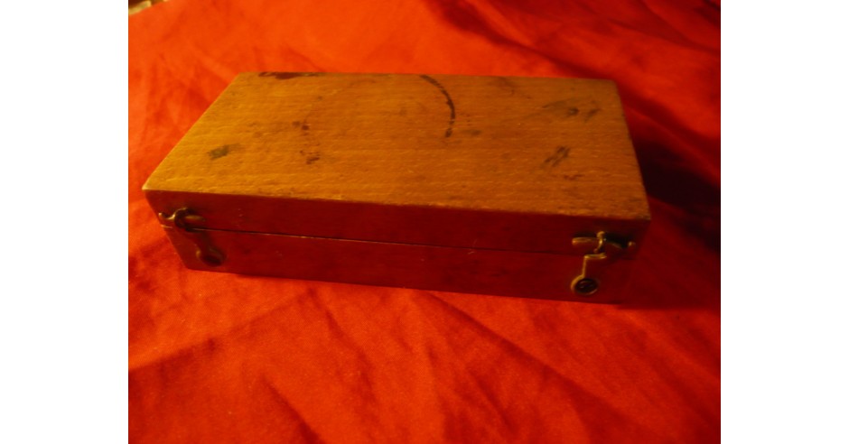 Cutie veche lemn cu 8 greutati pt balanta ,dim.= 11x5,8x2,8cm | Okazii.ro