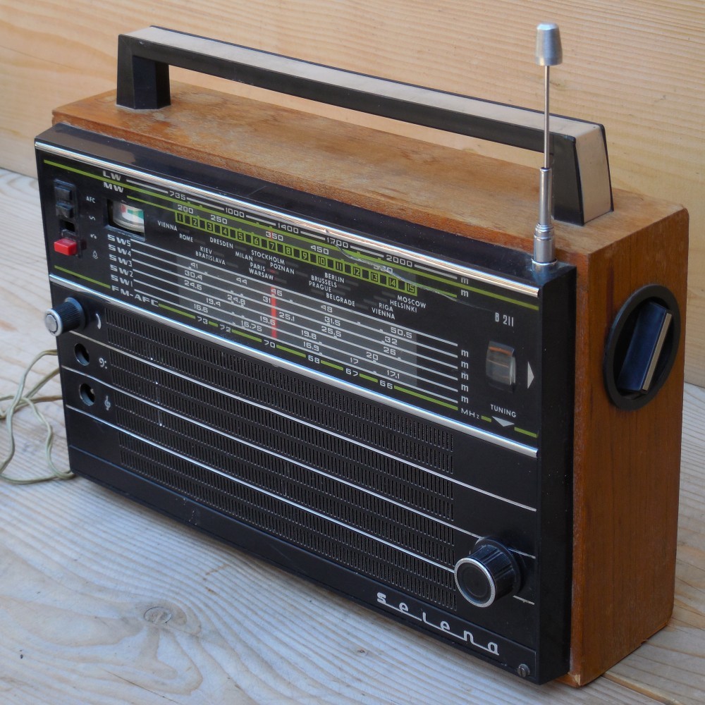 RADIO VECHI RUSESC / URSS - MARCA SELENA B 211 - FUNCTIONAL ...