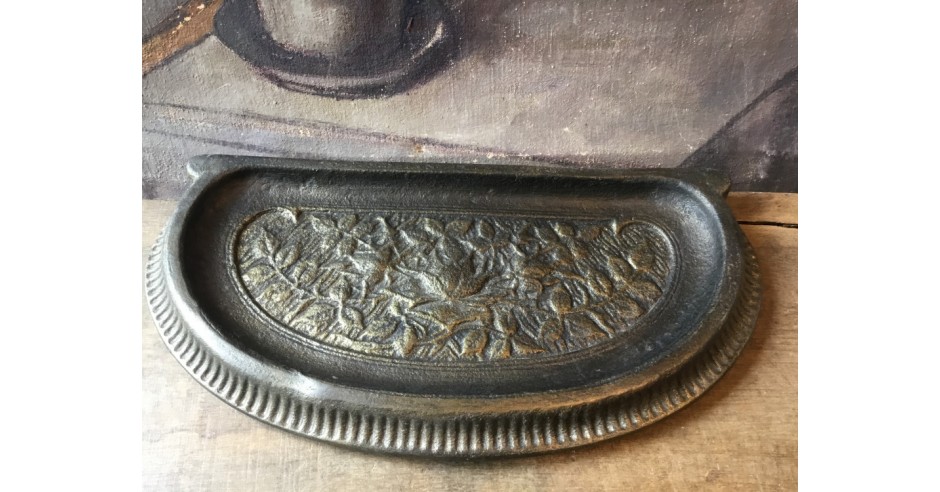 Vechi cenusar / tava interbelica din fonta pentru teracota soba sau ...