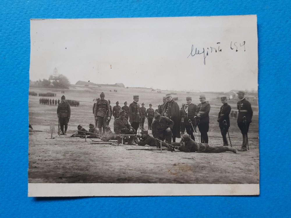 POZA Tip carte postala OFITERI SI SOLDATI IN POLIGONUL DE TRAGERE ...