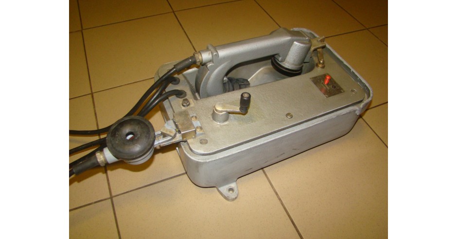 TELEFON INDUSTRIAL DIN ALUMINIU, VECHI | arhiva Okazii.ro