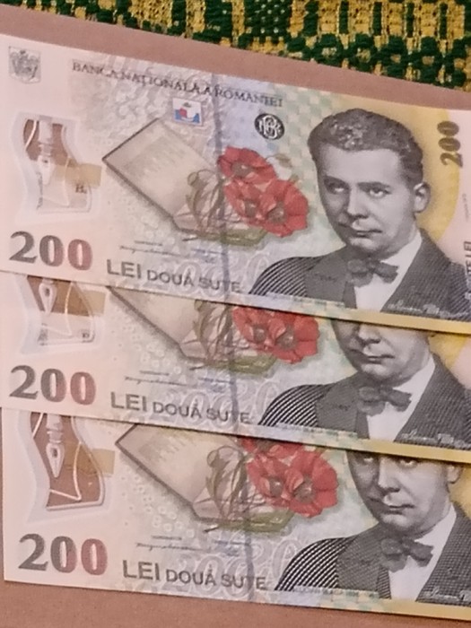 Lot 3 bancnote de 200 lei 2023 consecutive (231G), stare UNC + 500 lei ...