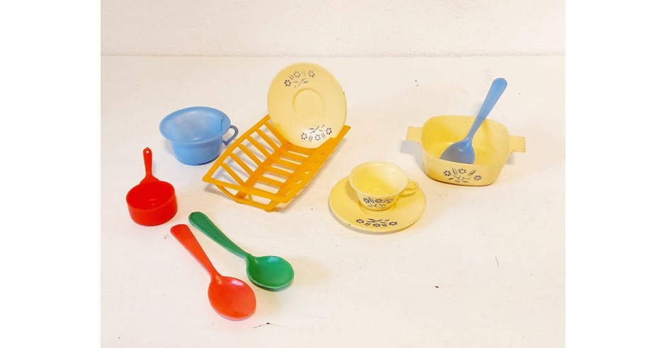 Set vase jucarie papusi vintage, vechi, Hong Kong, anii 70 | Okazii.ro