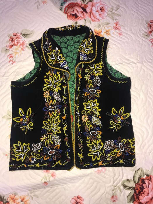 Vand ilic traditional,camasa,bete si catrinta | Okazii.ro