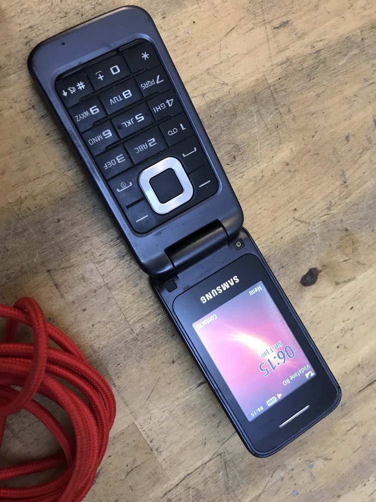 SAMSUNG CU CLAPETA SI BUTOANE MARI | arhiva Okazii.ro