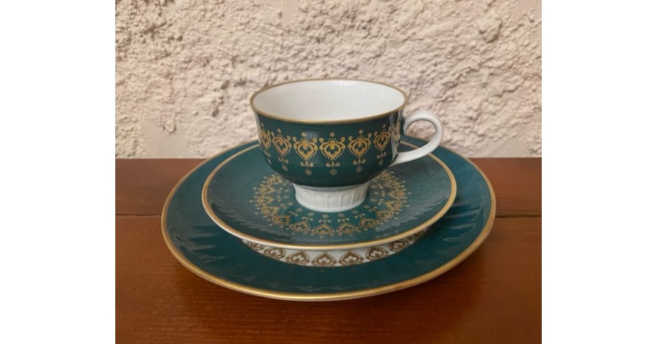 SET DE MIC DEJUN DIN PORTELAN FIN, CU MARCAJ HENNEBERG PORZELLAN 1777 ...