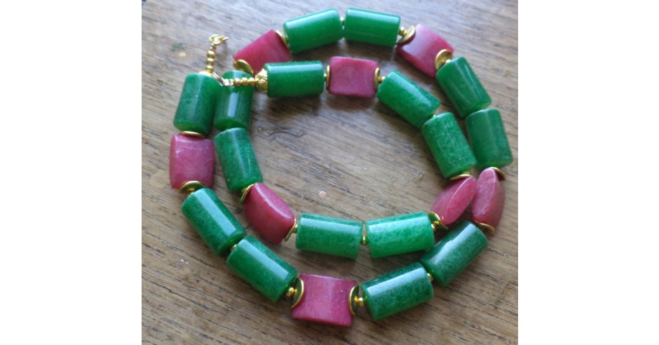 Colier jad verde si agate fucsia (culoare intensificata) | arhiva Okazii.ro