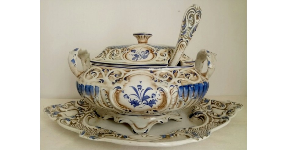 Set Centru de masa/ Supiera/Platou/Majolique/Portelan alb-albastru ...