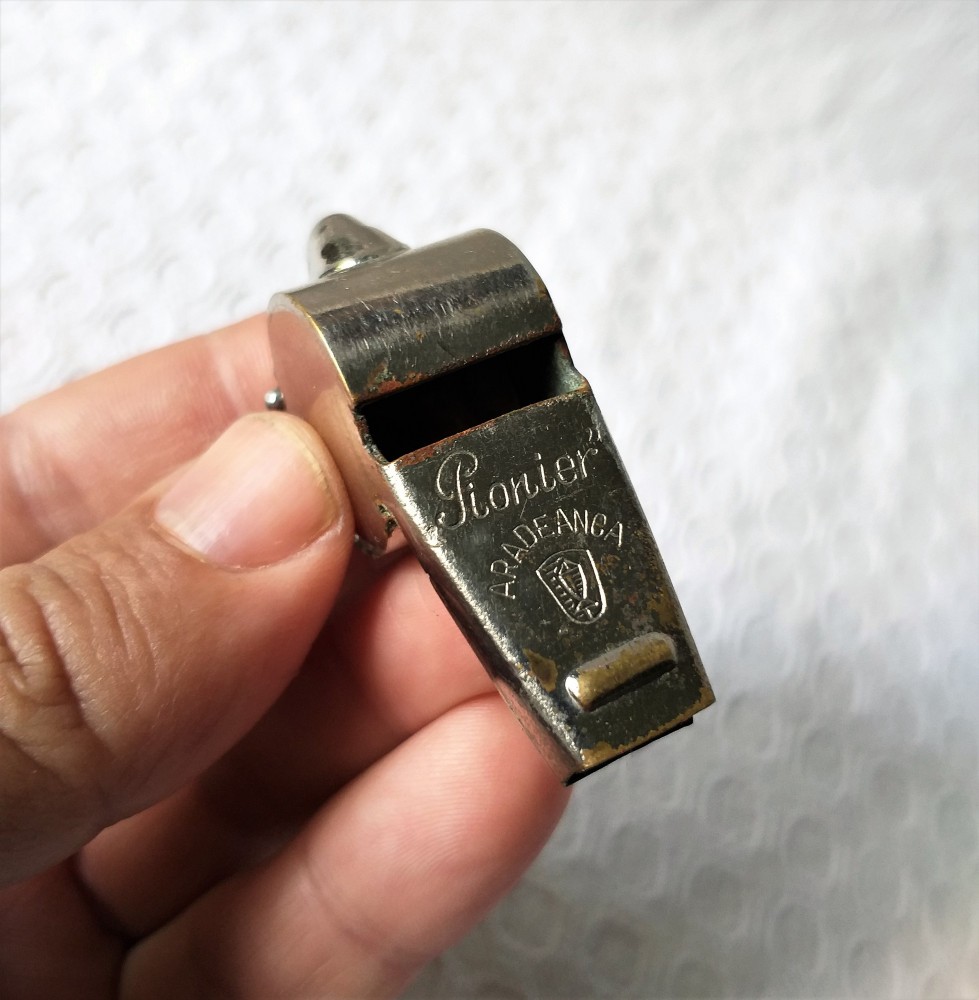 Fluier vechi Pionier Aradeanca cu marcaj, fluier romanesc de colectie ...