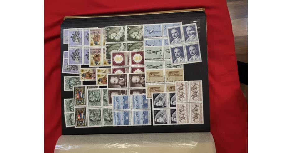 Vand timbre din diferite tari astept oferte . | Okazii.ro