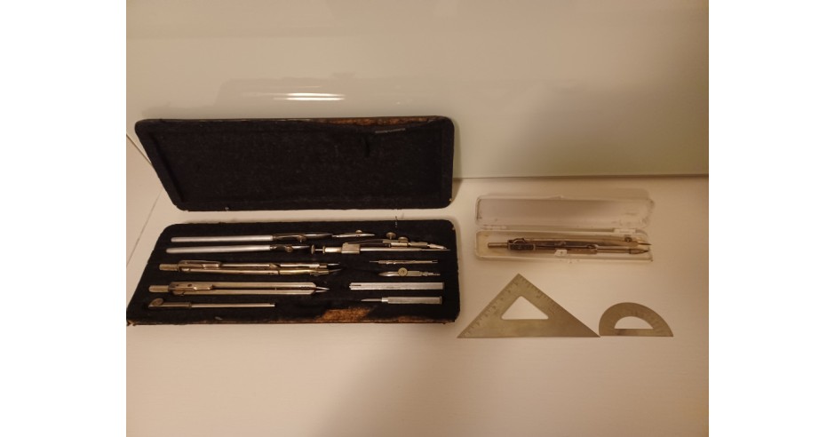 Obiecte geometrice vechi,colectie:trusa compas,compas,echer si raportor ...