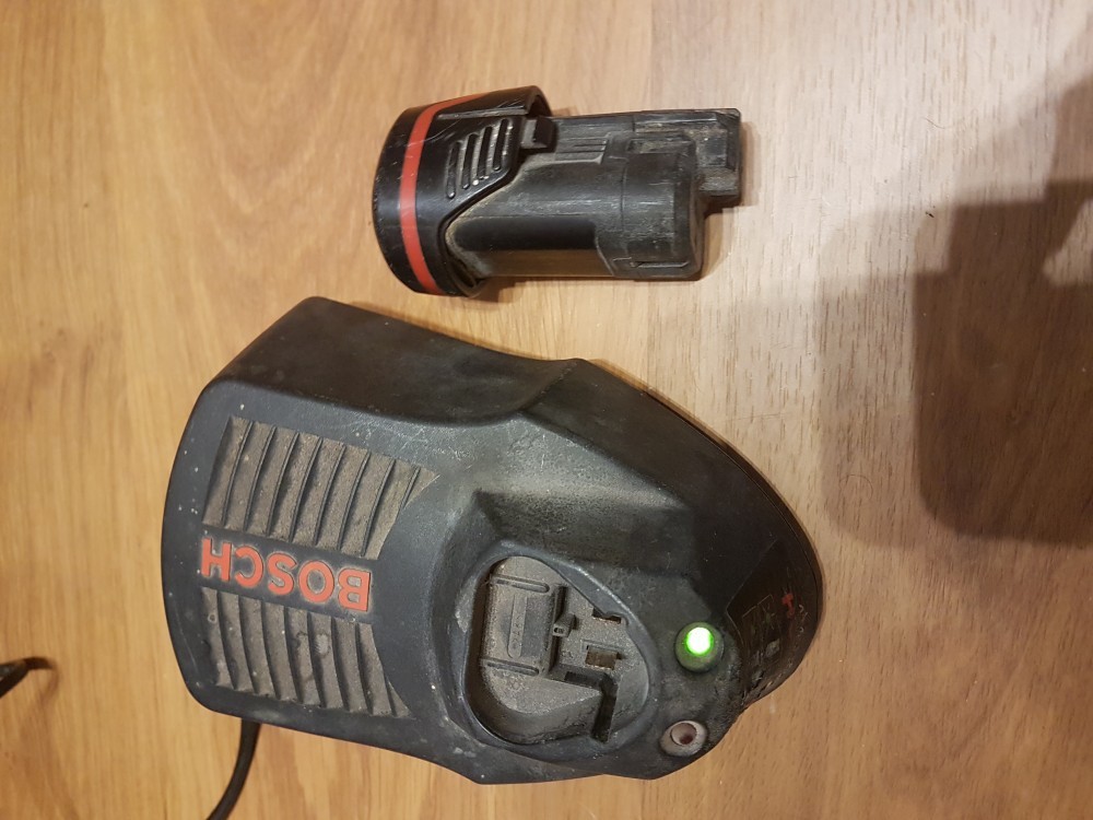 BOSCH D-70745 Incarcator acumulator cu acumulator | arhiva Okazii.ro