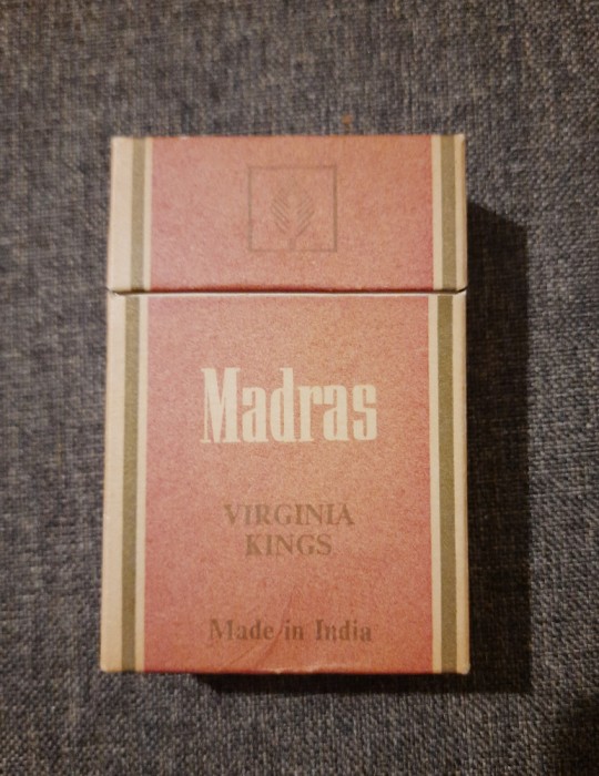 Pachet plin tigari MADRAS (India) anii 1980 | Okazii.ro