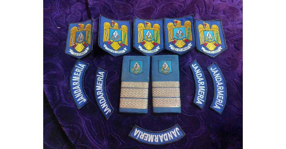 LOT Insemne de grad/grade vintage,embleme,ecusoane,însemne militare ...