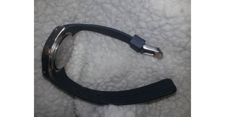 Ceas de mana GUCCI Auriu superb/Strasuri,Functional,curea originala ...