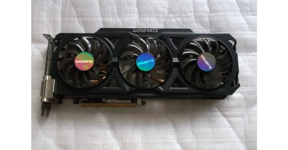 Placa video GIGABYTE Radeon R9 270X OC WindForce 3X 4GB GDDR5 256-bit ...