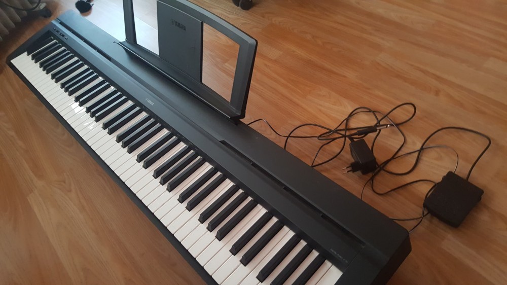 Yamaha P-35B, pian digital portabil cu 88 clape | arhiva Okazii.ro