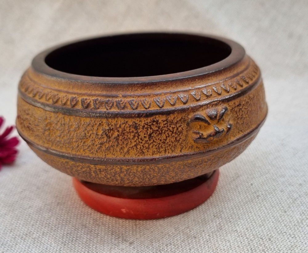 VAS VINTAGE DECORATIV MICUT DIN FONTA | Okazii.ro