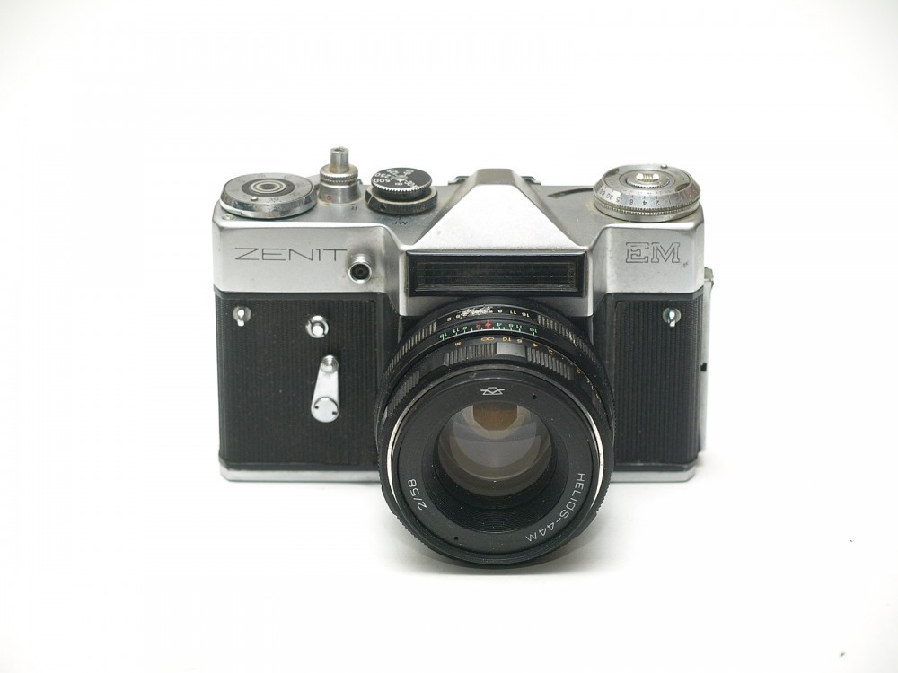 Zenit EM cu obiectiv Helios 44M - Stare buna de functionare! | arhiva ...