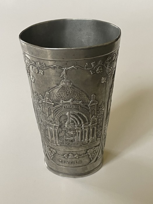 Pahar din staniu redand 3 cladiri impozante din Copenhaga, perioada ...