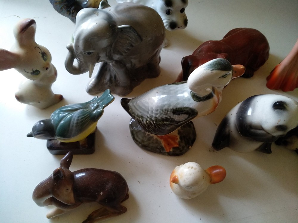 Bibelouri comuniste si pahare cu masinute epoca ceausescu | arhiva ...