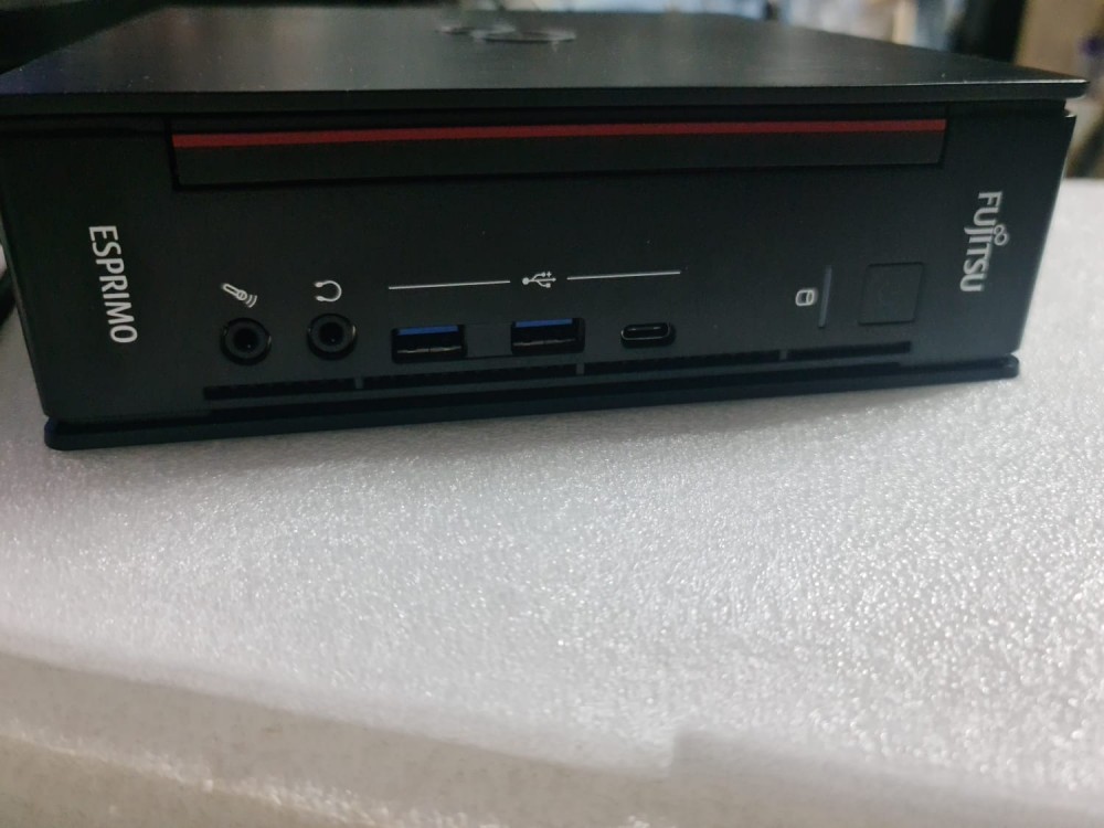 Mini PC Fujitsu ESPRIMO Q957, Core i5 7500T 2.7 GHz, 4GB RAM, SSD 128GB | arhiva Okazii.ro