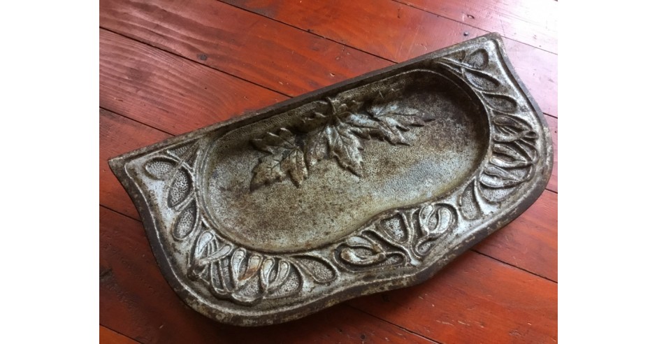 Vechi cenusar / tava interbelica din fonta pentru teracota soba sau ...