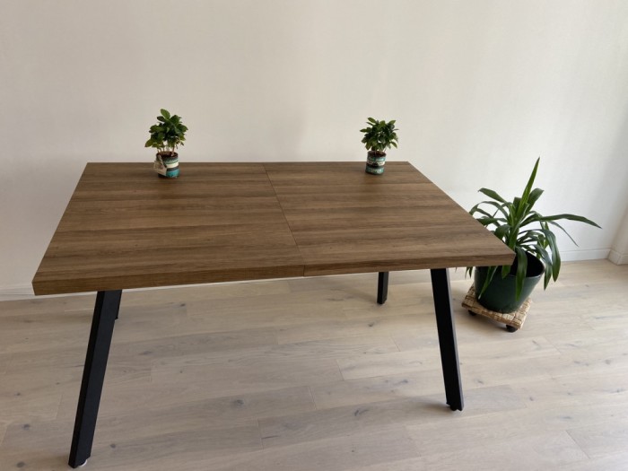 Masa living extensibila culoare nuc | Okazii.ro