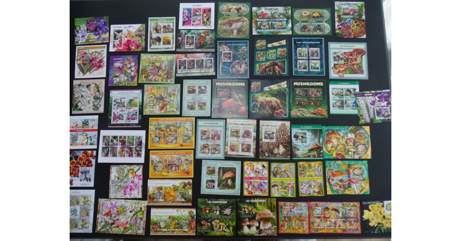 50 colite stampilate , timbre tematice Flori/Ciuperci (Lot 3056 ...