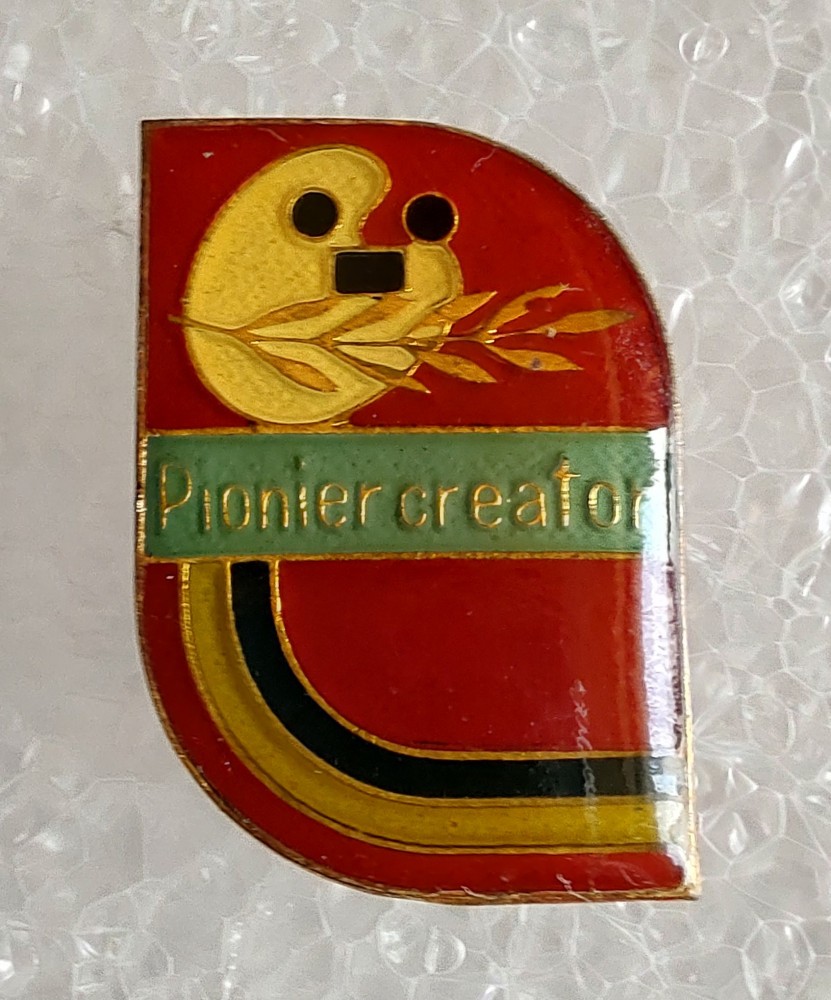 Insigna pionieri - Pionier creator - Fara clasa, Romania de la 1950 ...