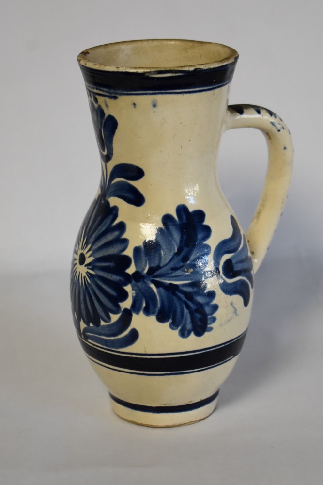 Vas vechi din ceramica pictata cu alb si albatru - Canceu romanesc ...