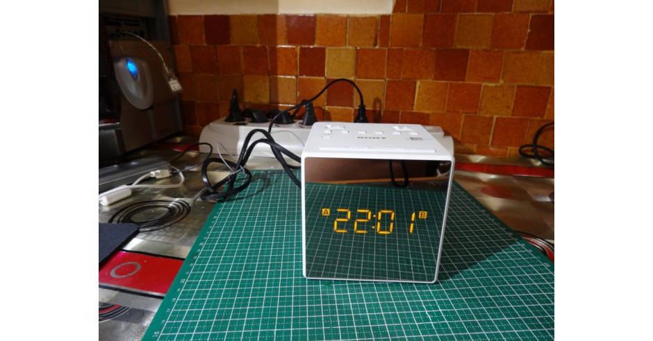 Radio cu ceas SONY ICF-C1T | arhiva Okazii.ro