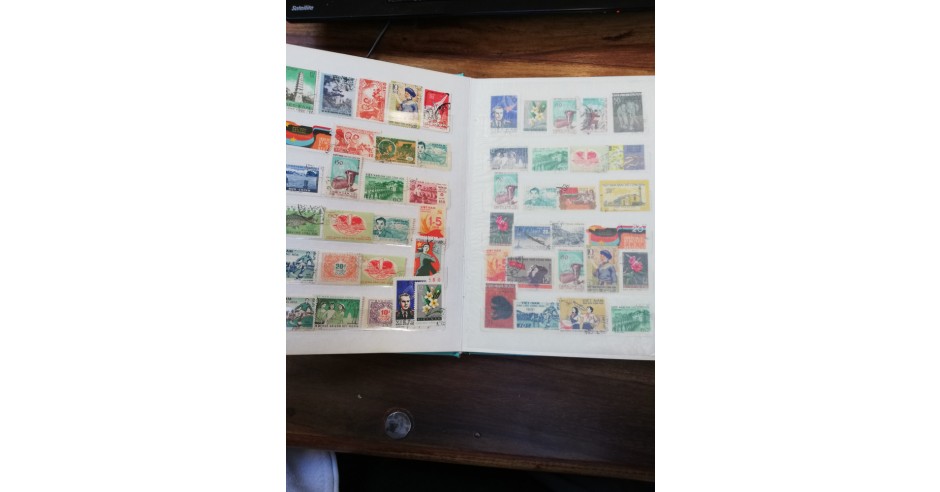 Clasor timbre Vietnam,18 pagini, 530 buc, stampilate, anii 1950/1980 ...