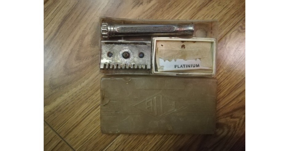 Cutie trusa aparat barbierit romanesc FTIB, comunism, epoca de aur ...