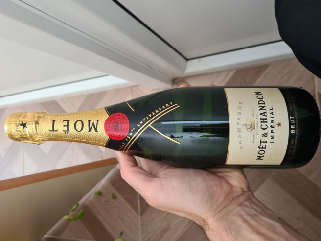 Sampanie moet. Cumpara ieftin, pret bun