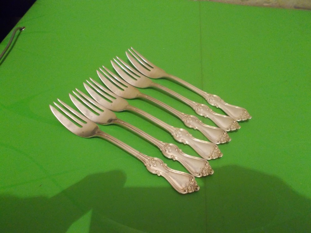 Vechi SET de sase FURCULITE argintate pentru PESTE , decor relief ...
