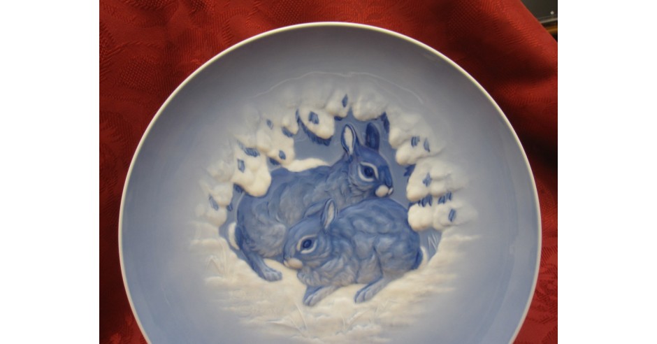 FARFURIE PORTELAN HUTSCHENREUTHER 1975 DECOR IN RELIEF - IEPURI GUNTHER ...