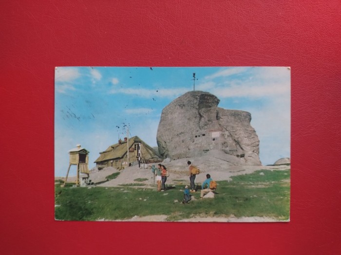 CARTE POSTALA - RPR - MUNTII BUCEGI - VARFUL SI CABANA OMUL, Circulata ...