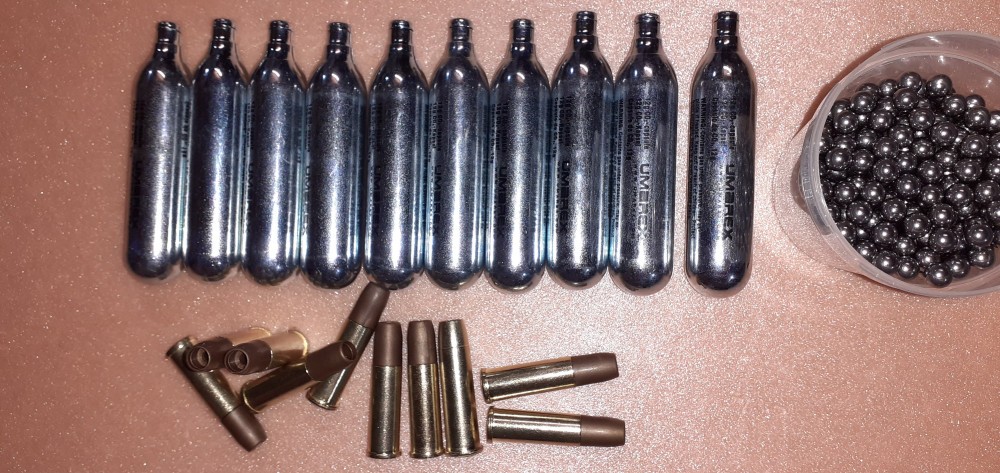 10 cartuse pt. pistol dan wesson 10 capsule 1000 bile otel | arhiva ...