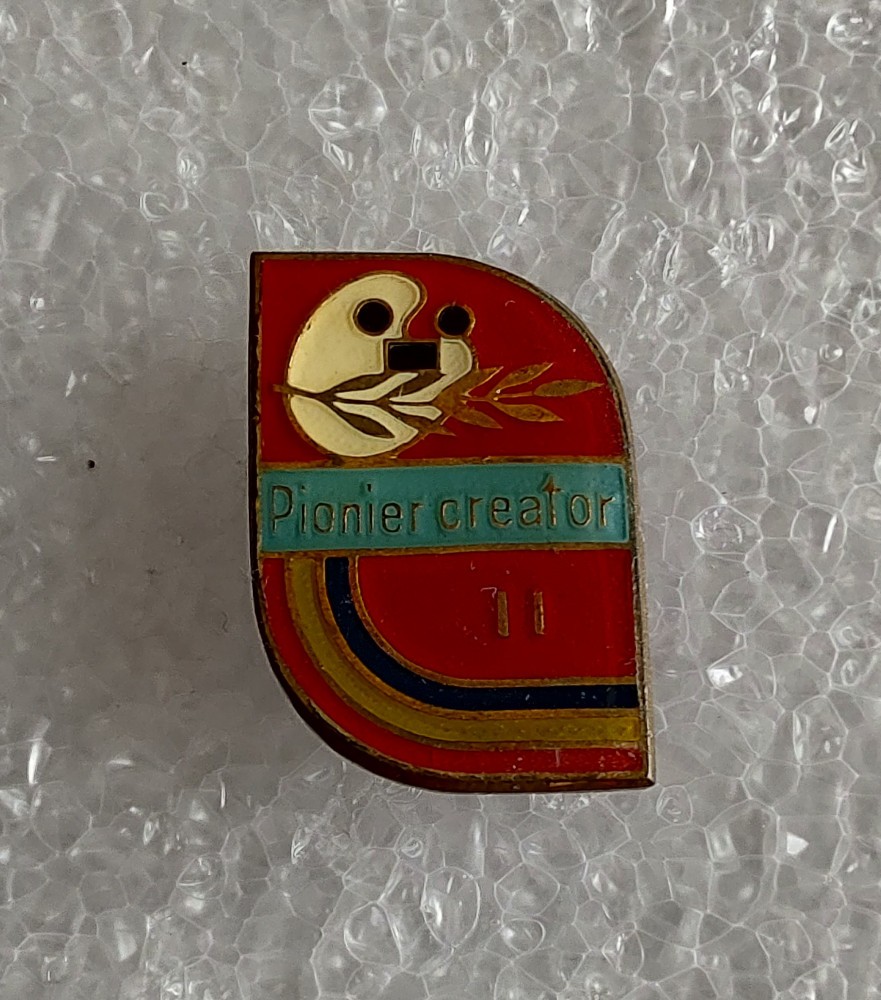 Insigna pionieri - Pionier creator - Clasa a II-a | arhiva Okazii.ro