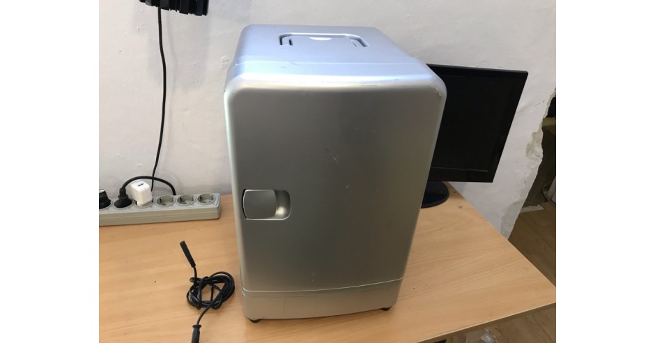 mini frigider auto sau la priza 220v cald si rece | arhiva Okazii.ro