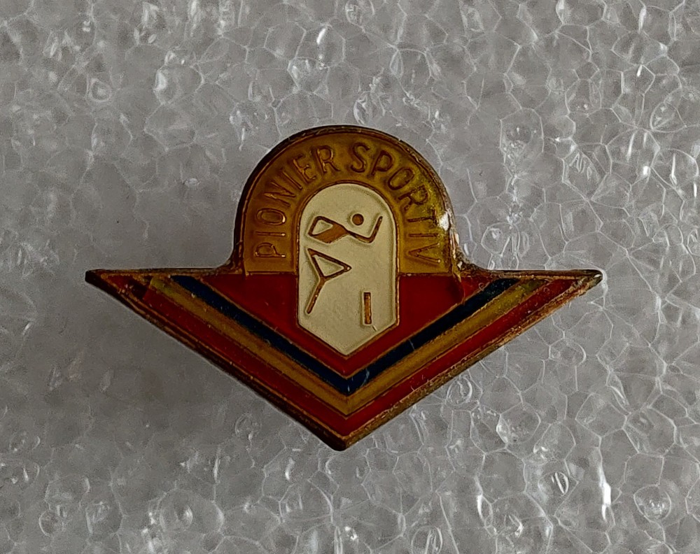 Insigna pionieri - Pionier sportiv - Clasa I | arhiva Okazii.ro
