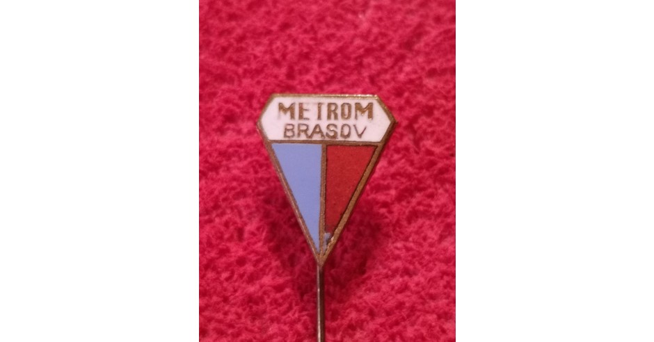 Insigna fotbal - "METROM" BRASOV | arhiva Okazii.ro